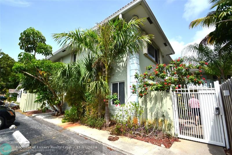 | MLS# F10469811 1423 Holly Heights Dr 1433304